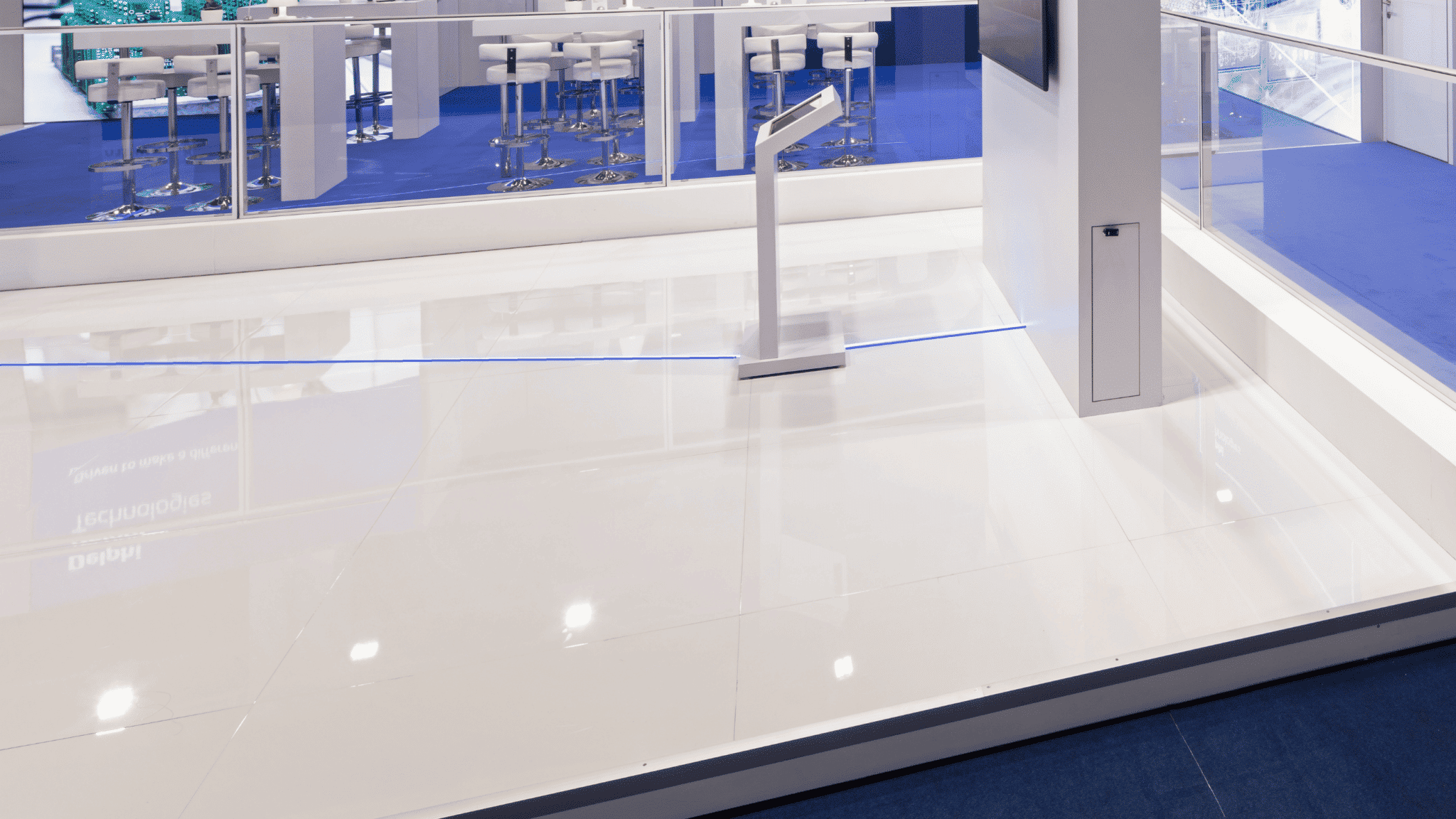 Wall and floor panels for Delphi - Exposupply